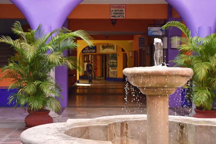 Centro Comercial Los Patios Ixtapa: Restaurantes, Bares, Boutiques